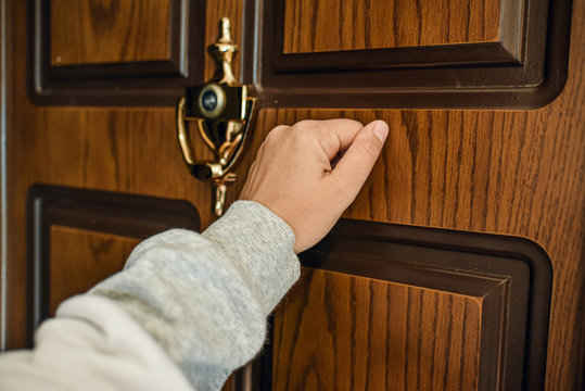 What Does It Mean to Hear a Loud Knock in Your Dream: Knocking on the ...